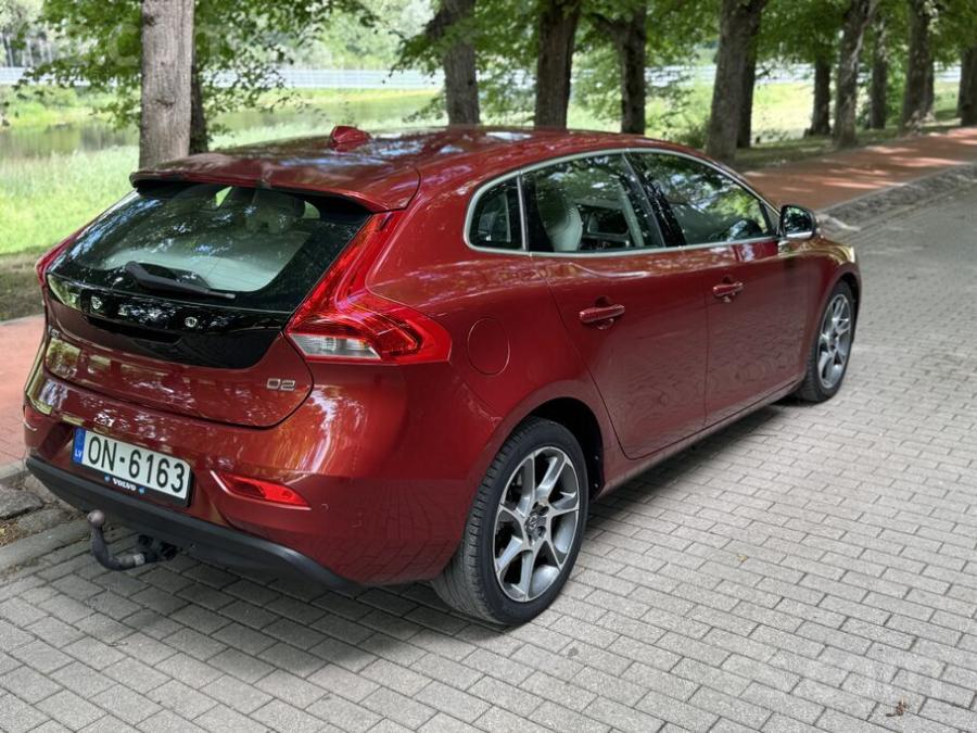 Sarkans Volvo V40 2015 Bauska, ar dzinēja tilpumu 2.00 L un nobraukumu 214 tūkst. km par 5700 €, foto 7 vietnē AUTOMOTO.COM.LV