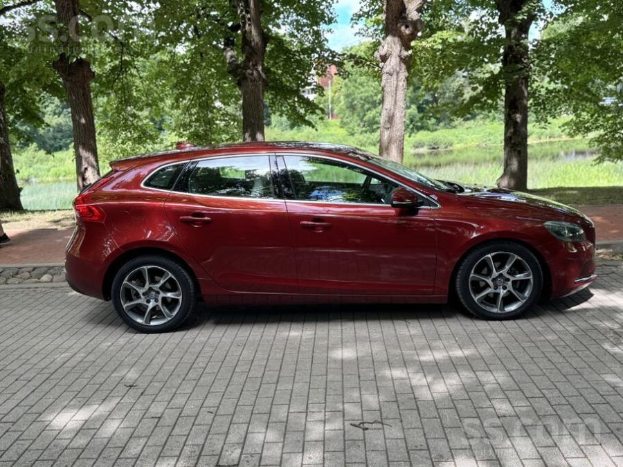 Sarkans Volvo V40 2015 Bauska, ar dzinēja tilpumu 2.00 L un nobraukumu 214 tūkst. km par 5700 €, foto 10 vietnē AUTOMOTO.COM.LV