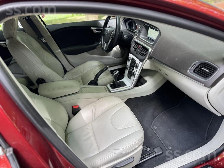 Sarkans Volvo V40 2015 Bauska, ar dzinēja tilpumu 2.00 L un nobraukumu 214 tūkst. km par 5700 €, foto 18 vietnē AUTOMOTO.COM.LV