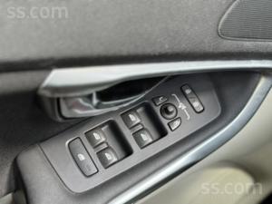 Sarkans Volvo V40 2015 Bauska, ar dzinēja tilpumu 2.00 L un nobraukumu 214 tūkst. km par 5700 €, foto 19 vietnē AUTOMOTO.COM.LV