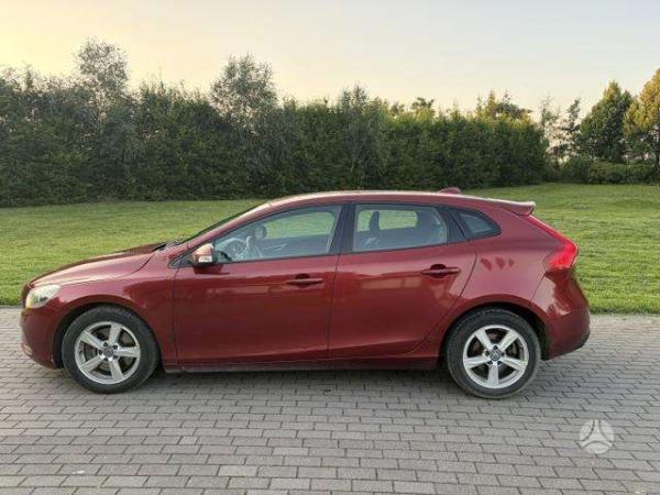 Sarkans Volvo V40 2015 Marijampole, ar dzinēja tilpumu 1.98 L un nobraukumu 299 tūkst. km par 10400 €, foto 1 vietnē AUTOMOTO.COM.LV