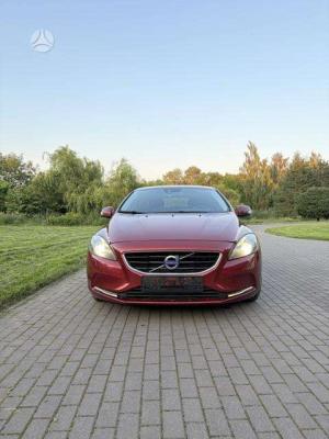 Red Volvo V40 2015 in Marijampole, with an engine capacity of 1.98 L and mileage of 299 thousand km for 10400 €, photo 3 on AUTOMOTO.COM.LV