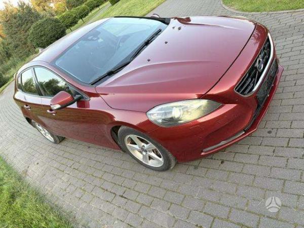 Sarkans Volvo V40 2015 Marijampole, ar dzinēja tilpumu 1.98 L un nobraukumu 299 tūkst. km par 10400 €, foto 3 vietnē AUTOMOTO.COM.LV
