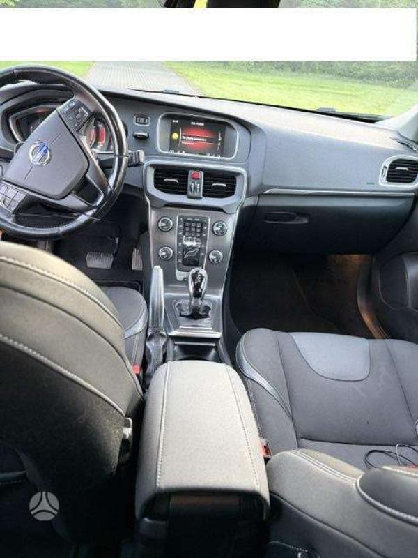 Sarkans Volvo V40 2015 Marijampole, ar dzinēja tilpumu 1.98 L un nobraukumu 299 tūkst. km par 10400 €, foto 4 vietnē AUTOMOTO.COM.LV
