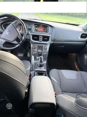 Red Volvo V40 2015 in Marijampole, with an engine capacity of 1.98 L and mileage of 299 thousand km for 10400 €, photo 5 on AUTOMOTO.COM.LV