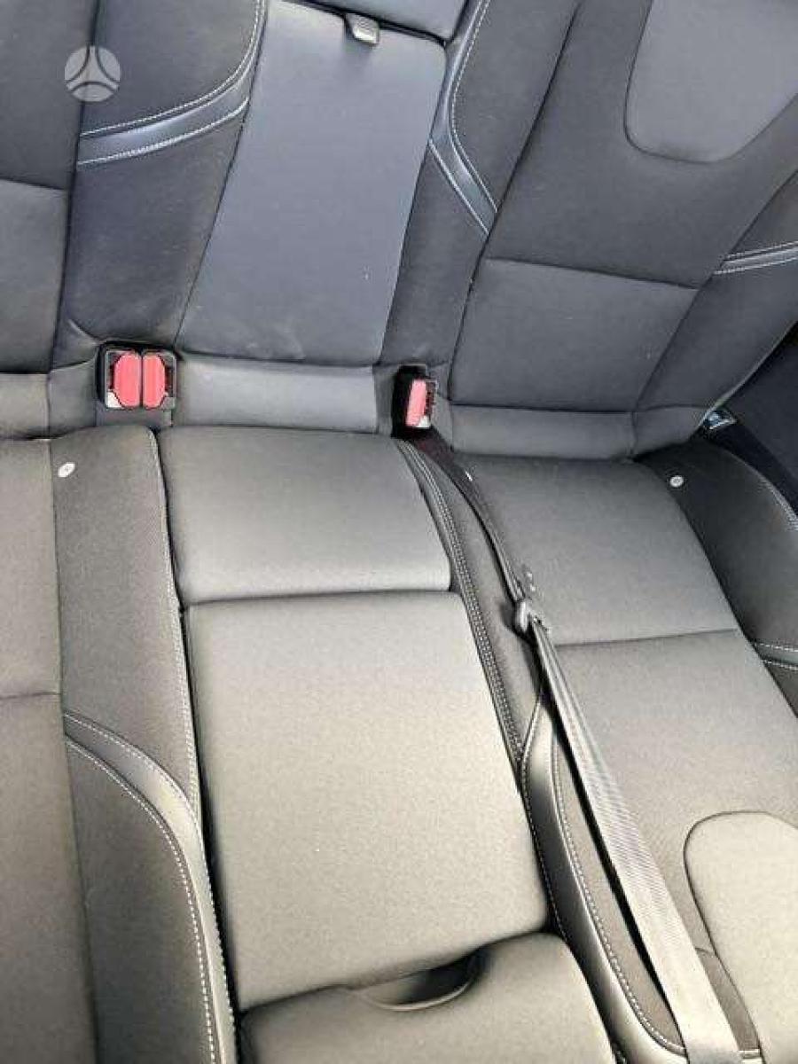 Red Volvo V40 2015 in Marijampole, with an engine capacity of 1.98 L and mileage of 299 thousand km for 10400 €, photo 6 on AUTOMOTO.COM.LV