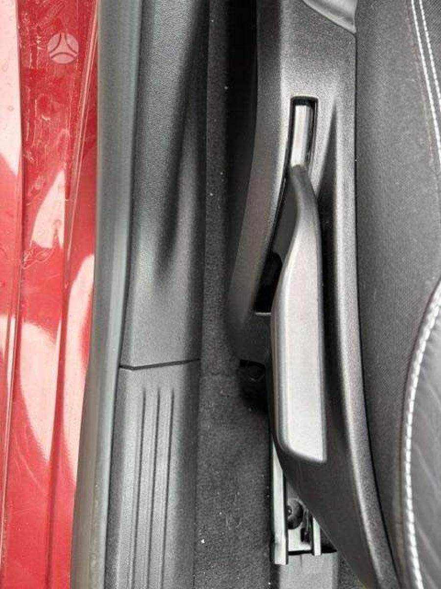 Red Volvo V40 2015 in Marijampole, with an engine capacity of 1.98 L and mileage of 299 thousand km for 10400 €, photo 12 on AUTOMOTO.COM.LV