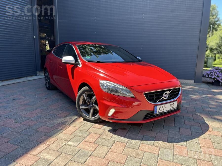 Sarkans Volvo V40 2015 Gulbene, ar dzinēja tilpumu 2.00 L un nobraukumu 348 tūkst. km par 7500 €, foto 1 vietnē AUTOMOTO.COM.LV