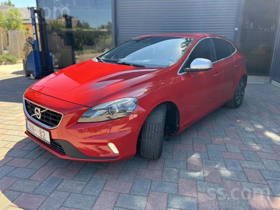 Sarkans Volvo V40 2015 Gulbene, ar dzinēja tilpumu 2.00 L un nobraukumu 348 tūkst. km par 7500 €, foto 3 vietnē AUTOMOTO.COM.LV