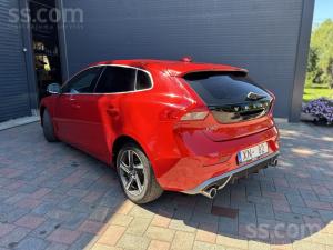 Sarkans Volvo V40 2015 Gulbene, ar dzinēja tilpumu 2.00 L un nobraukumu 348 tūkst. km par 7500 €, foto 4 vietnē AUTOMOTO.COM.LV