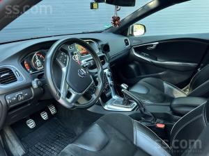 Sarkans Volvo V40 2015 Gulbene, ar dzinēja tilpumu 2.00 L un nobraukumu 348 tūkst. km par 7500 €, foto 6 vietnē AUTOMOTO.COM.LV