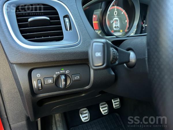 Sarkans Volvo V40 2015 Gulbene, ar dzinēja tilpumu 2.00 L un nobraukumu 348 tūkst. km par 7500 €, foto 6 vietnē AUTOMOTO.COM.LV