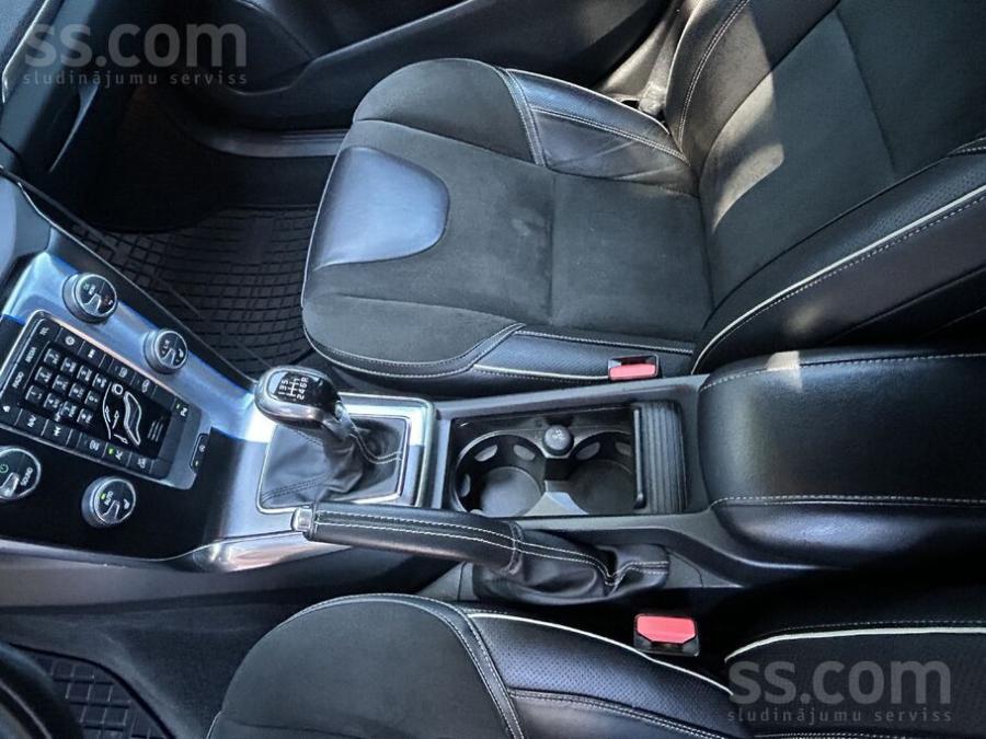 Sarkans Volvo V40 2015 Gulbene, ar dzinēja tilpumu 2.00 L un nobraukumu 348 tūkst. km par 7500 €, foto 14 vietnē AUTOMOTO.COM.LV