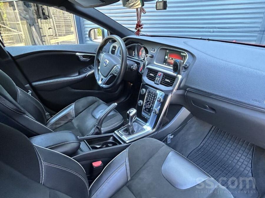 Sarkans Volvo V40 2015 Gulbene, ar dzinēja tilpumu 2.00 L un nobraukumu 348 tūkst. km par 7500 €, foto 17 vietnē AUTOMOTO.COM.LV