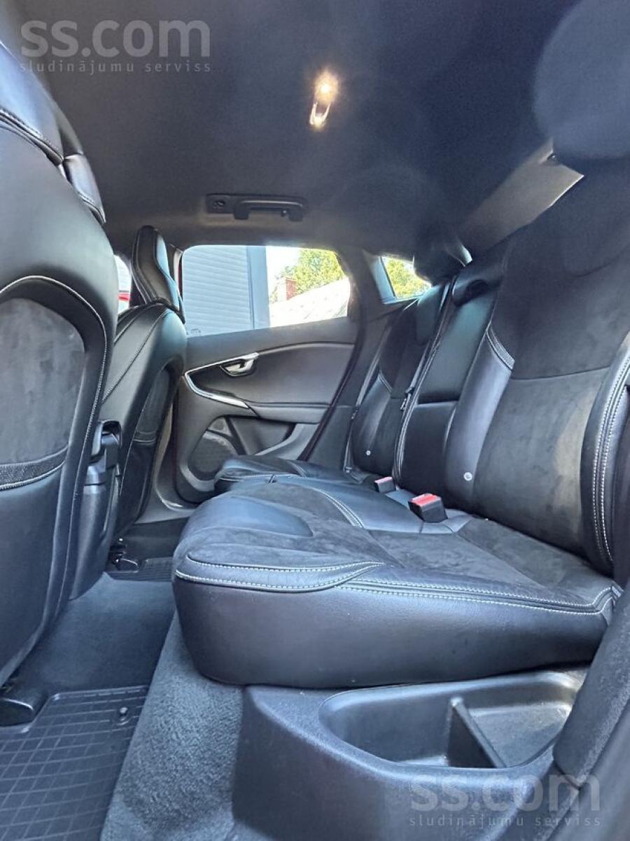 Sarkans Volvo V40 2015 Gulbene, ar dzinēja tilpumu 2.00 L un nobraukumu 348 tūkst. km par 7500 €, foto 22 vietnē AUTOMOTO.COM.LV
