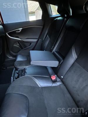 Sarkans Volvo V40 2015 Gulbene, ar dzinēja tilpumu 2.00 L un nobraukumu 348 tūkst. km par 7500 €, foto 24 vietnē AUTOMOTO.COM.LV
