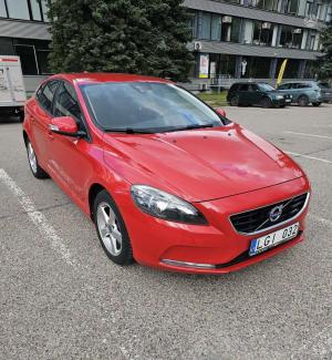 Red Volvo V40 2015 in Vilnius, with an engine capacity of 1.56 L and mileage of 174 thousand km for 5900 €, photo  on AUTOMOTO.COM.LV