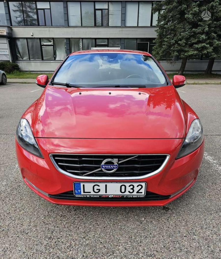 Red Volvo V40 2015 in Vilnius, with an engine capacity of 1.56 L and mileage of 174 thousand km for 5900 €, photo 4 on AUTOMOTO.COM.LV