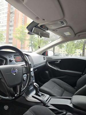 Red Volvo V40 2015 in Vilnius, with an engine capacity of 1.56 L and mileage of 174 thousand km for 5900 €, photo 11 on AUTOMOTO.COM.LV