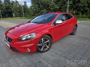 Sarkans Volvo V40 2015 Jūrmala, ar dzinēja tilpumu 2.00 L un nobraukumu 270 tūkst. km par 7300 €, foto  vietnē AUTOMOTO.COM.LV