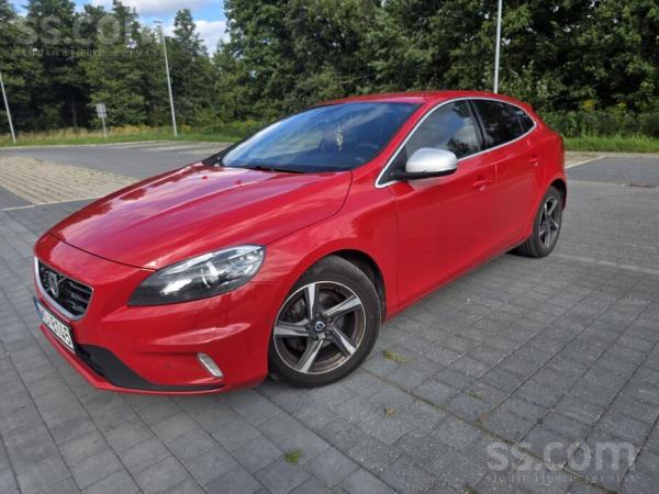 Red Volvo V40 2015 in Jurmala, with an engine capacity of 2.00 L and mileage of 270 thousand km for 7300 €, photo 1 on AUTOMOTO.COM.LV