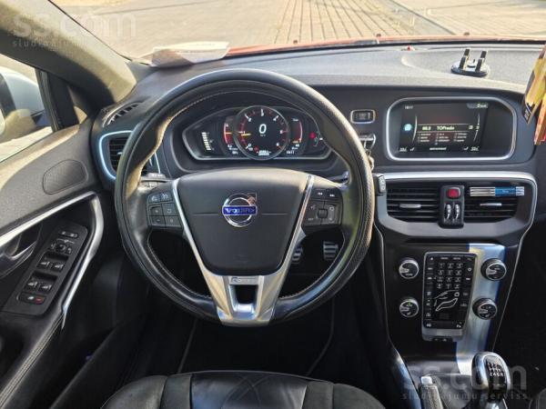 Red Volvo V40 2015 in Jurmala, with an engine capacity of 2.00 L and mileage of 270 thousand km for 7300 €, photo 7 on AUTOMOTO.COM.LV