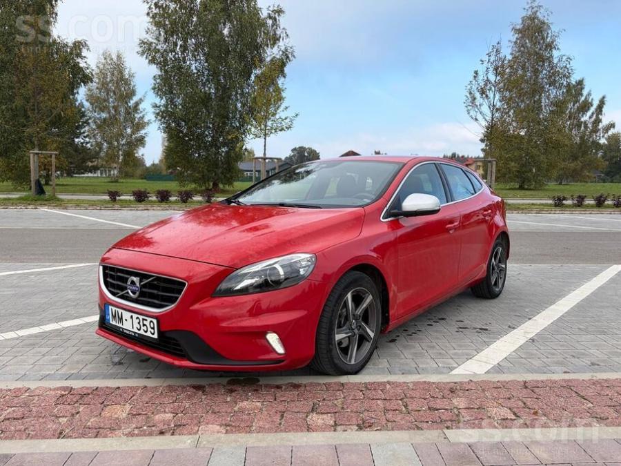 Красный Вольво В40 2015 в Елгава, объемом двигателя 2.00 л и пробегом 225 тыс. км за 5500 €, фото 1 на AUTOMOTO.COM.LV