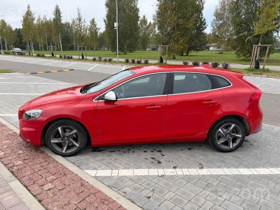 Красный Вольво В40 2015 в Елгава, объемом двигателя 2.00 л и пробегом 225 тыс. км за 5500 €, фото 4 на AUTOMOTO.COM.LV