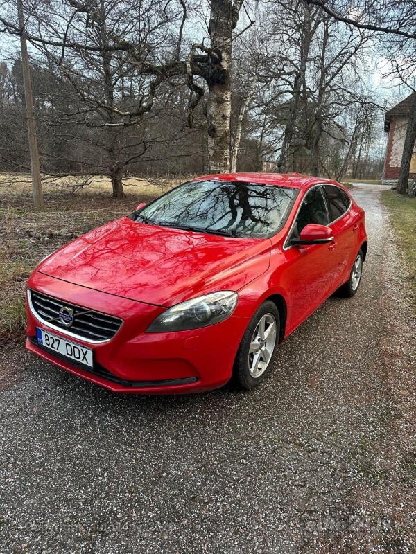 Sarkans Volvo V40 2016 Tallina, ar dzinēja tilpumu 2.00 L un nobraukumu 234 tūkst. km par 7600 €, foto 3 vietnē AUTOMOTO.COM.LV