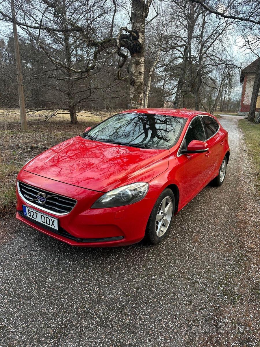Sarkans Volvo V40 2016 Tallina, ar dzinēja tilpumu 2.00 L un nobraukumu 234 tūkst. km par 7600 €, foto 3 vietnē AUTOMOTO.COM.LV