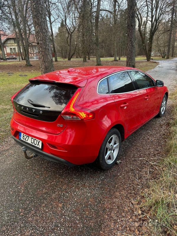Sarkans Volvo V40 2016 Tallina, ar dzinēja tilpumu 2.00 L un nobraukumu 234 tūkst. km par 7600 €, foto 4 vietnē AUTOMOTO.COM.LV