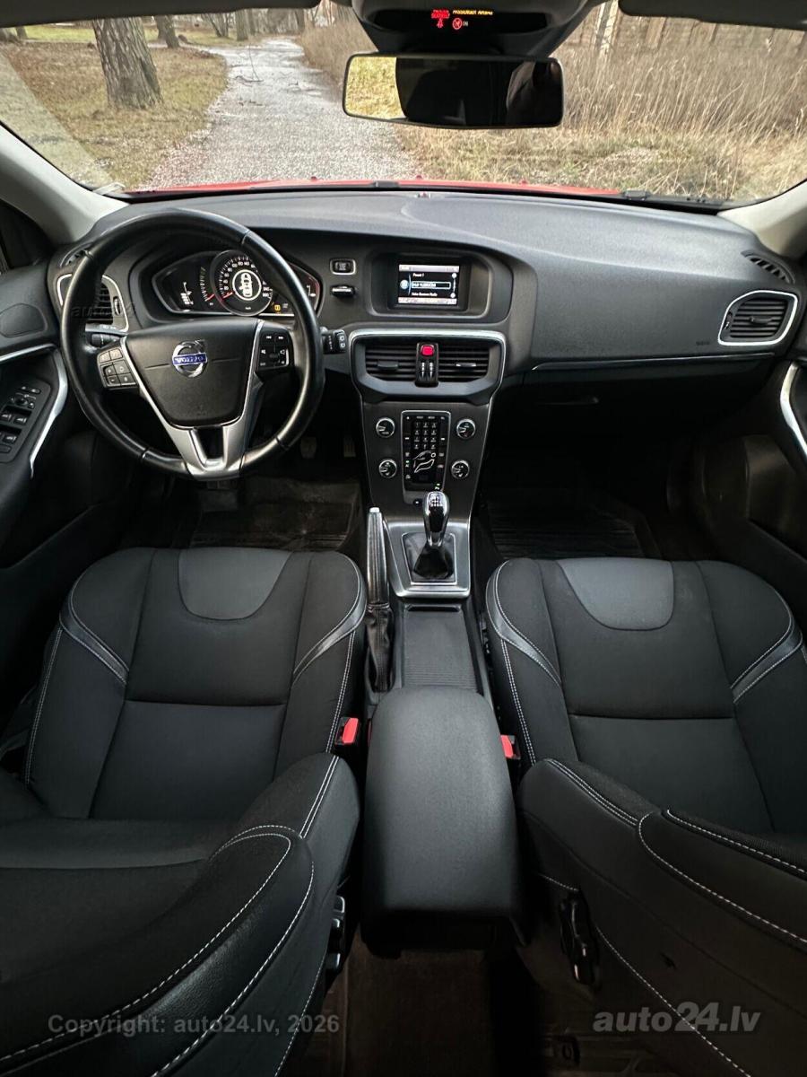 Sarkans Volvo V40 2016 Tallina, ar dzinēja tilpumu 2.00 L un nobraukumu 234 tūkst. km par 7600 €, foto 6 vietnē AUTOMOTO.COM.LV