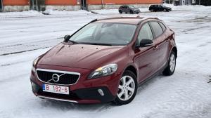 Red Volvo V40 2016 in Jelgava, with an engine capacity of 2.00 L and mileage of 257 thousand km for 6990 €, photo  on AUTOMOTO.COM.LV