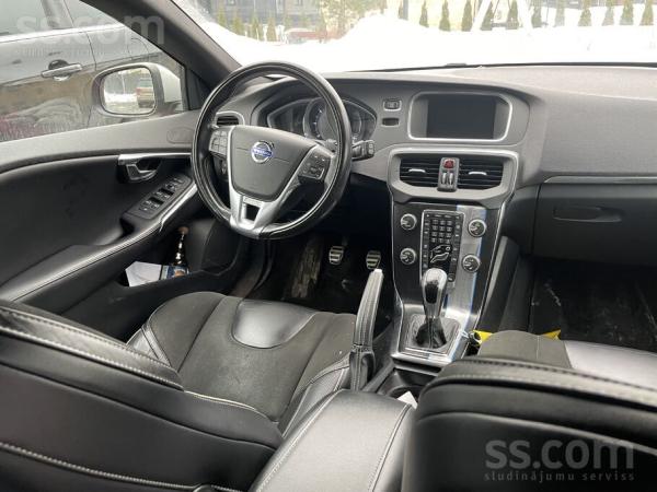 Red Volvo V40 2016 in Riga, with an engine capacity of 2.00 L and mileage of 268 thousand km for 6500 €, photo 2 on AUTOMOTO.COM.LV