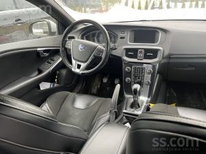 Red Volvo V40 2016 in Riga, with an engine capacity of 2.00 L and mileage of 268 thousand km for 6500 €, photo 3 on AUTOMOTO.COM.LV