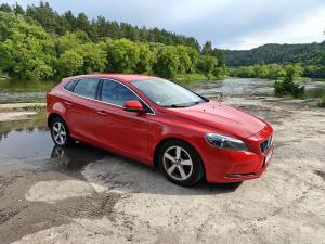 Red Volvo V40 2016 in Vilnius, with an engine capacity of 1.97 L and mileage of 325 thousand km for 4400 €, photo  on AUTOMOTO.COM.LV