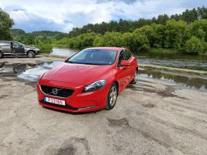 Red Volvo V40 2016 in Vilnius, with an engine capacity of 1.97 L and mileage of 325 thousand km for 4400 €, photo 5 on AUTOMOTO.COM.LV