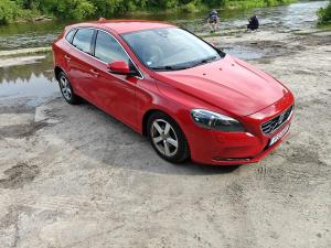 Red Volvo V40 2016 in Vilnius, with an engine capacity of 1.97 L and mileage of 325 thousand km for 4400 €, photo 10 on AUTOMOTO.COM.LV