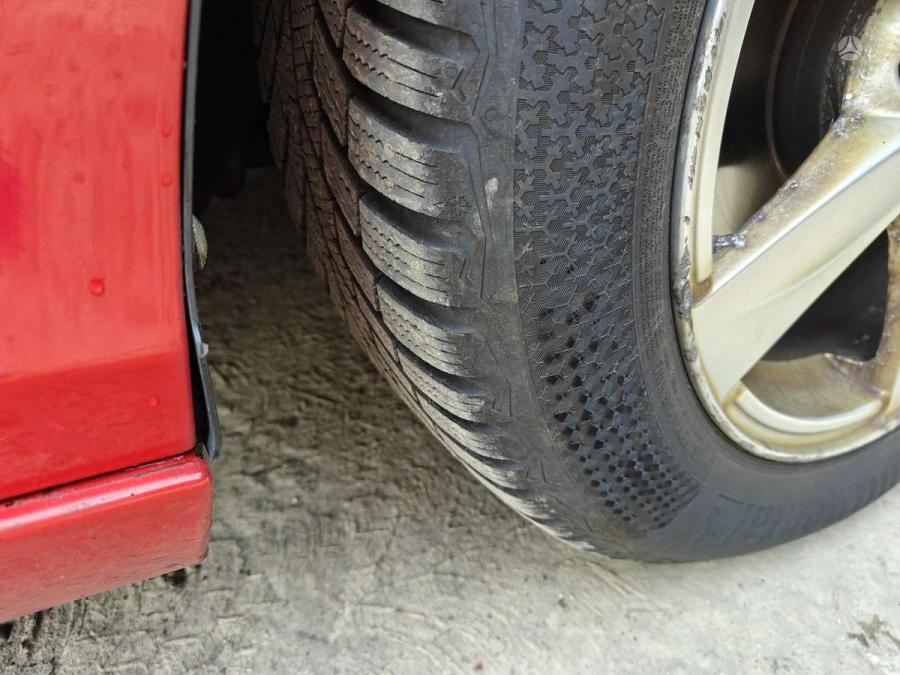 Red Volvo V40 2016 in Vilnius, with an engine capacity of 1.97 L and mileage of 325 thousand km for 4400 €, photo 14 on AUTOMOTO.COM.LV