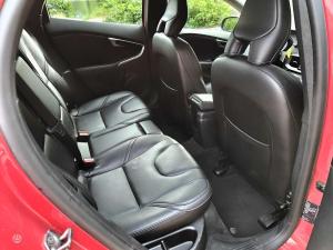 Red Volvo V40 2016 in Vilnius, with an engine capacity of 1.97 L and mileage of 325 thousand km for 4400 €, photo 18 on AUTOMOTO.COM.LV