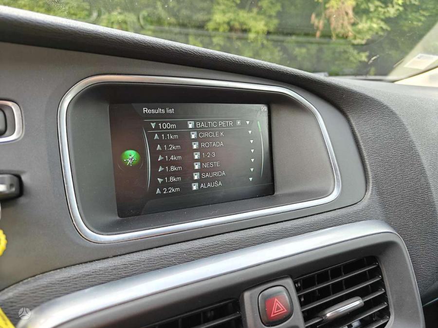 Red Volvo V40 2016 in Vilnius, with an engine capacity of 1.97 L and mileage of 325 thousand km for 4400 €, photo 20 on AUTOMOTO.COM.LV