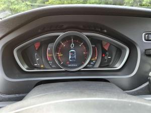 Red Volvo V40 2016 in Vilnius, with an engine capacity of 1.97 L and mileage of 325 thousand km for 4400 €, photo 21 on AUTOMOTO.COM.LV