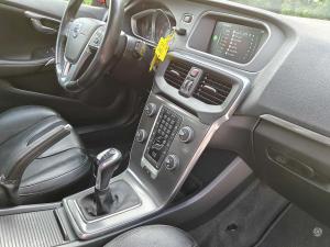 Red Volvo V40 2016 in Vilnius, with an engine capacity of 1.97 L and mileage of 325 thousand km for 4400 €, photo 24 on AUTOMOTO.COM.LV