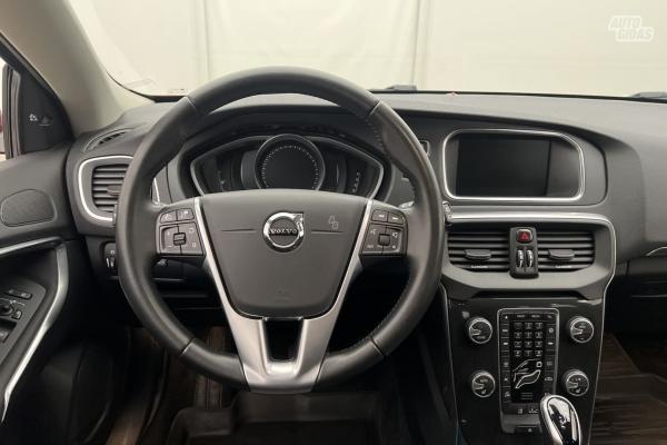 Red Volvo V40 2017 in Kaunas, with an engine capacity of 0.00 L and mileage of 70 thousand km for 22505 €, photo 10 on AUTOMOTO.COM.LV