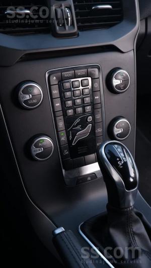 Red Volvo V40 2017 in Riga, with an engine capacity of 2.00 L and mileage of 184 thousand km for 7500 €, photo 10 on AUTOMOTO.COM.LV