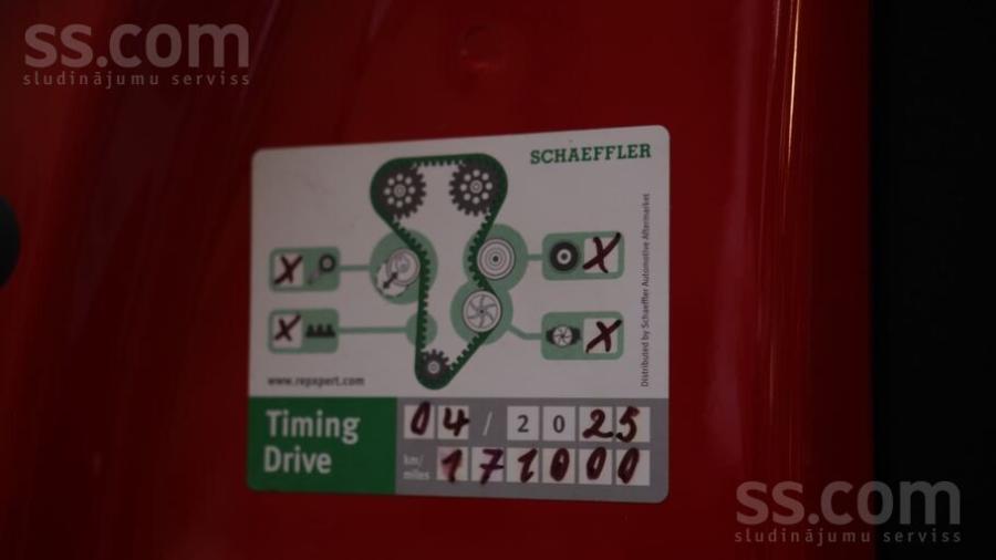 Red Volvo V40 2017 in Riga, with an engine capacity of 2.00 L and mileage of 184 thousand km for 7500 €, photo 15 on AUTOMOTO.COM.LV