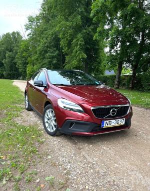 Red Volvo V40 2017 in Riga, with an engine capacity of 2.00 L and mileage of 253 thousand km for 11200 €, photo  on AUTOMOTO.COM.LV
