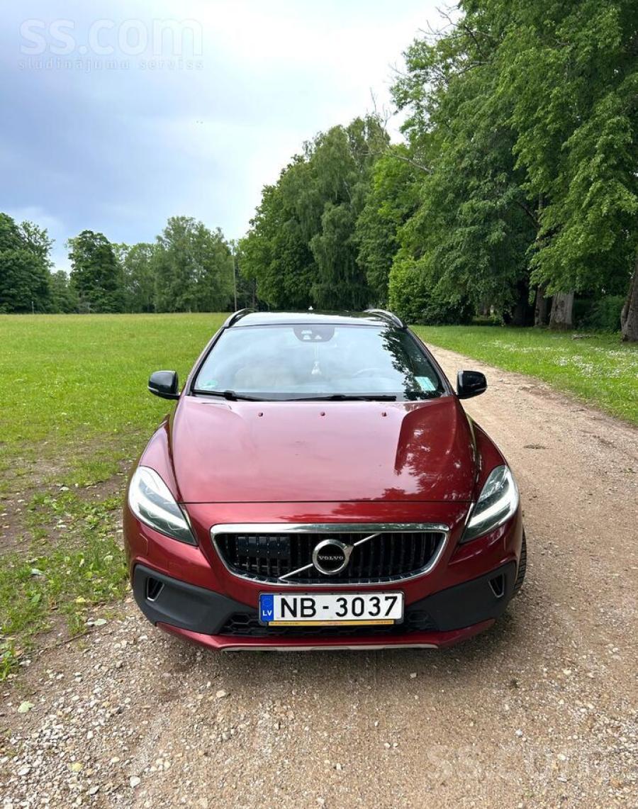Sarkans Volvo V40 2017 Rīga, ar dzinēja tilpumu 2.00 L un nobraukumu 253 tūkst. km par 11200 €, foto 3 vietnē AUTOMOTO.COM.LV