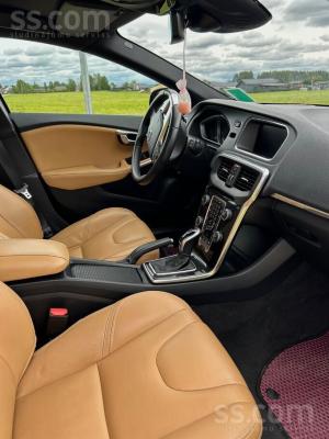 Sarkans Volvo V40 2017 Rīga, ar dzinēja tilpumu 2.00 L un nobraukumu 253 tūkst. km par 11200 €, foto 7 vietnē AUTOMOTO.COM.LV