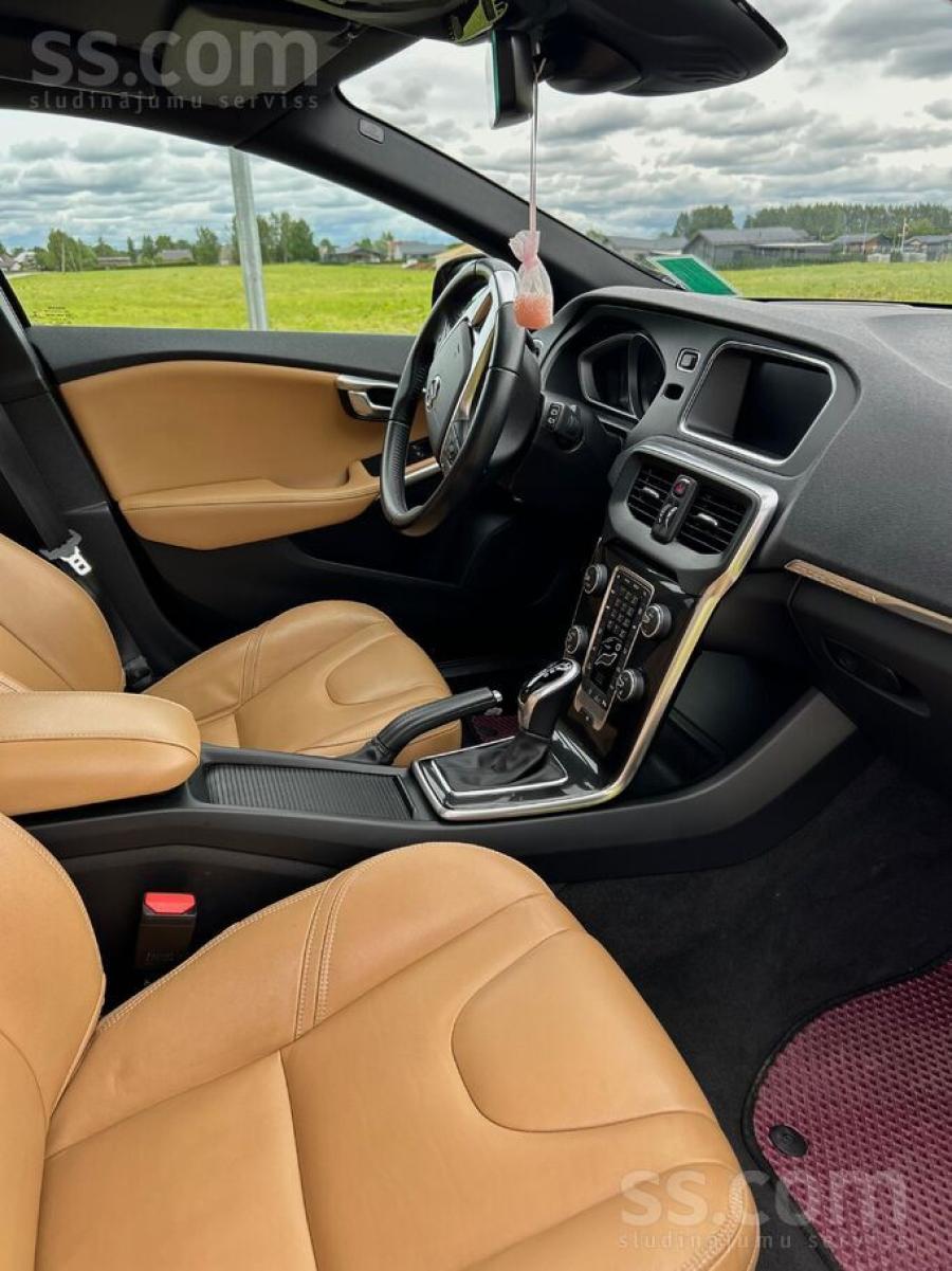 Sarkans Volvo V40 2017 Rīga, ar dzinēja tilpumu 2.00 L un nobraukumu 253 tūkst. km par 11200 €, foto 7 vietnē AUTOMOTO.COM.LV